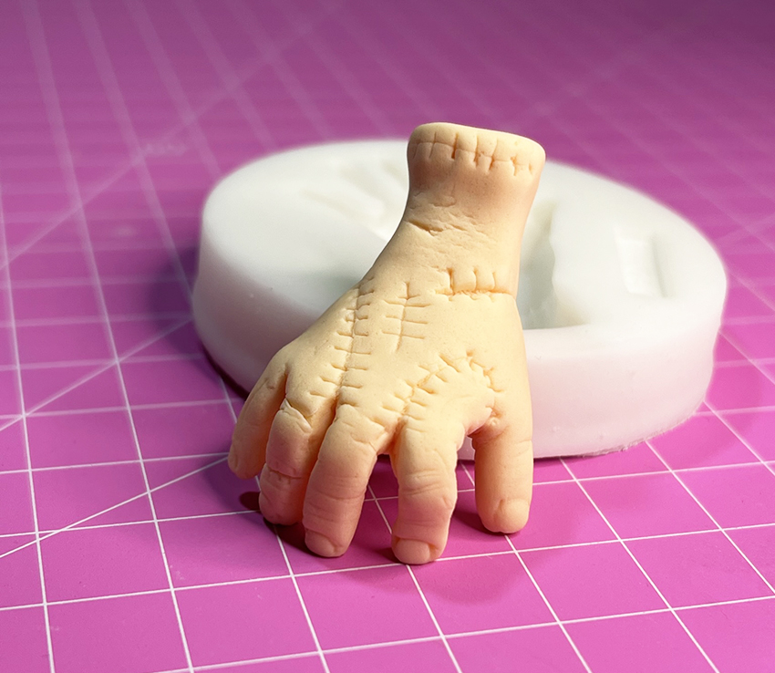 Molde de Silicona Mano Merlina "Dedos" - PauCakes Argentina